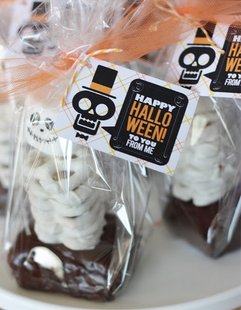 Halloween Skeleton Treats - FaveThing.com