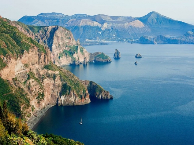 Island of Lipari, Italy - FaveThing.com