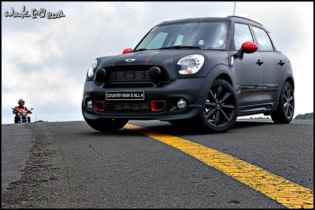 Matte Black Mini Countryman S All4 - FaveThing.com