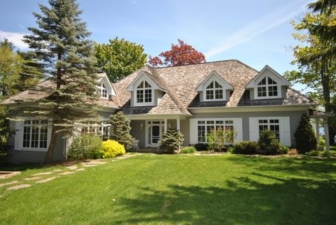 Spectacular Lakeside Living with Real Cottage Feel - FaveThing.com