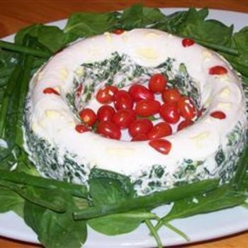 Spinach Salad Ring - FaveThing.com