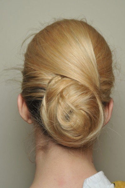 The Classic Chignon - FaveThing.com